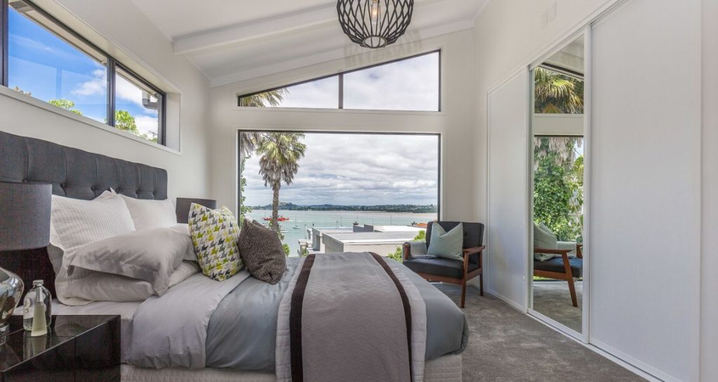 4200 Series - Independent Doors